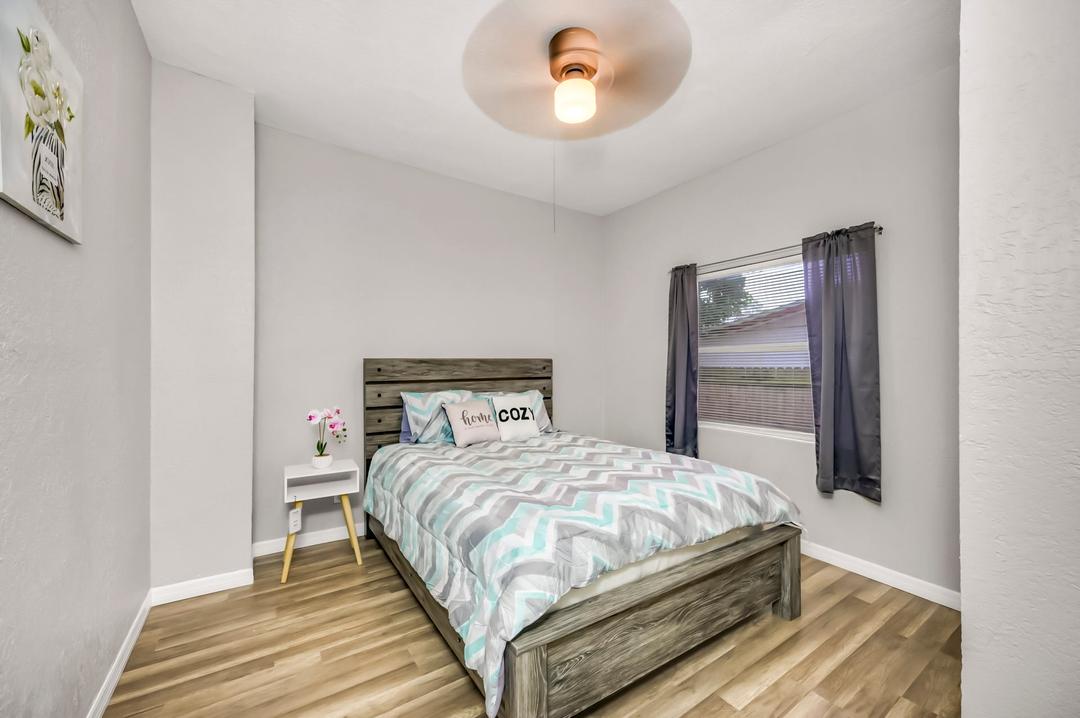 Cozy & Modern Seminole House with a Spacious Enclosed Backyard | PadSplit