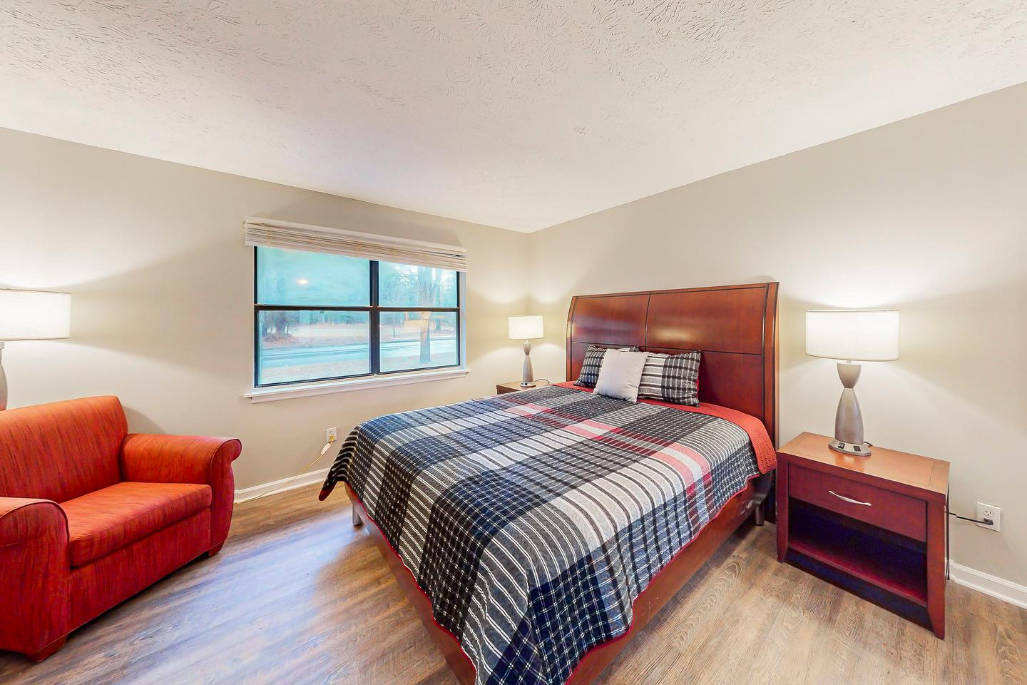 Wilson Meadows (30331) newly renovated house, walk to MARTA bus stops ...