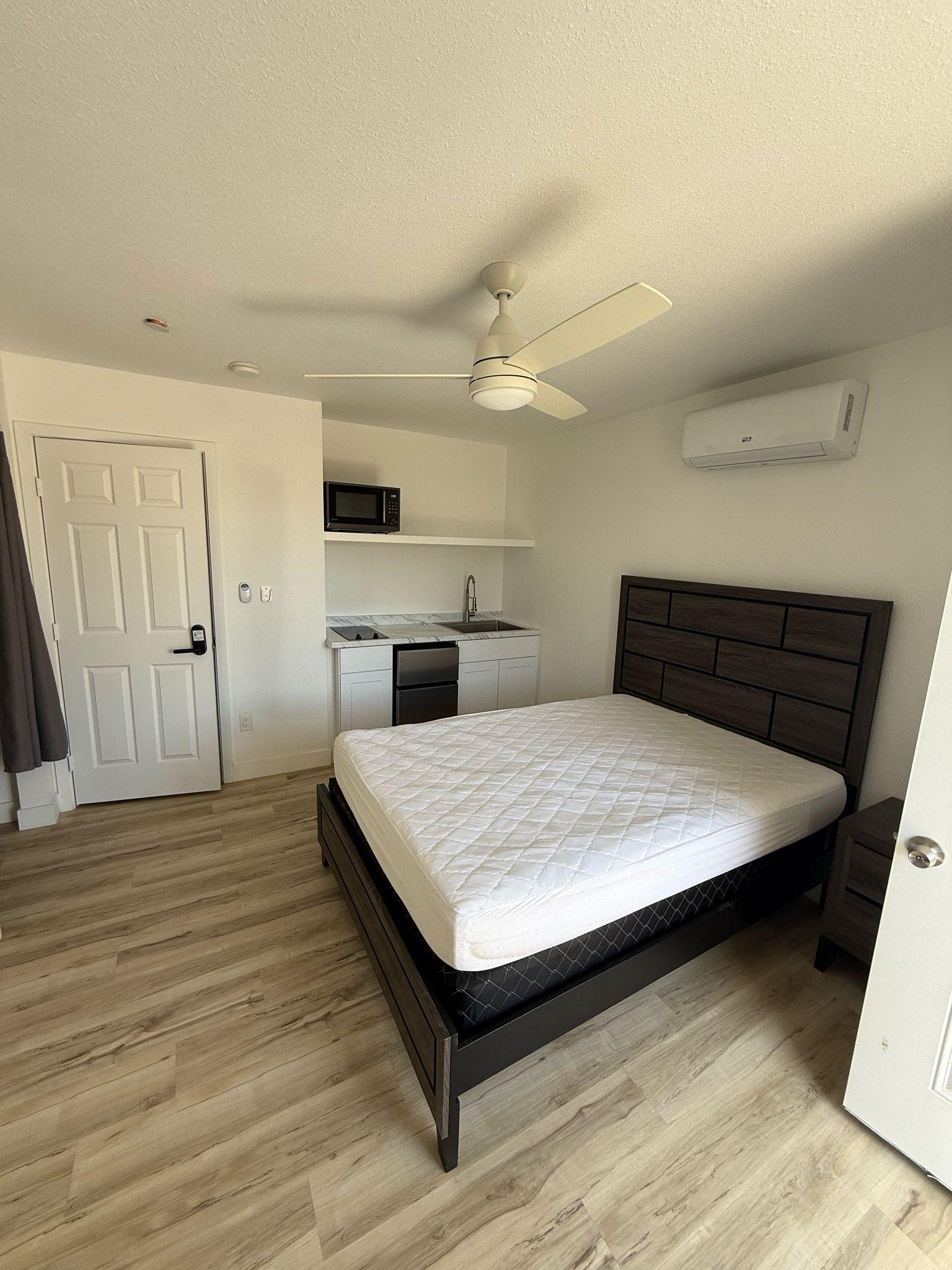 Bedrooms & Studio Rooms w/ private baths & entrances in a freshly ...