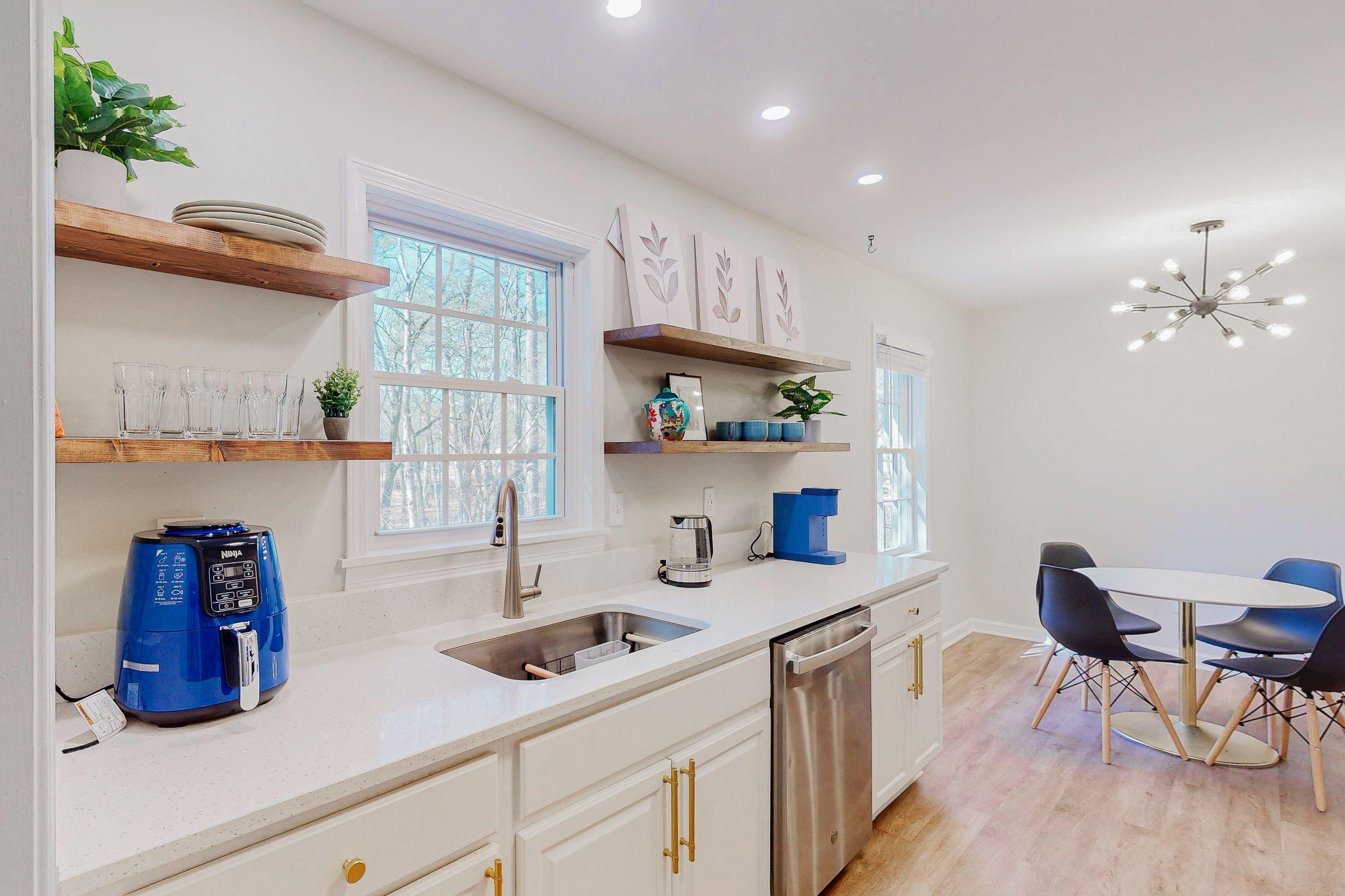 Casa Azul | Top-Rated Host | Newly Renovated | Furnished Rooms w/ TV ...