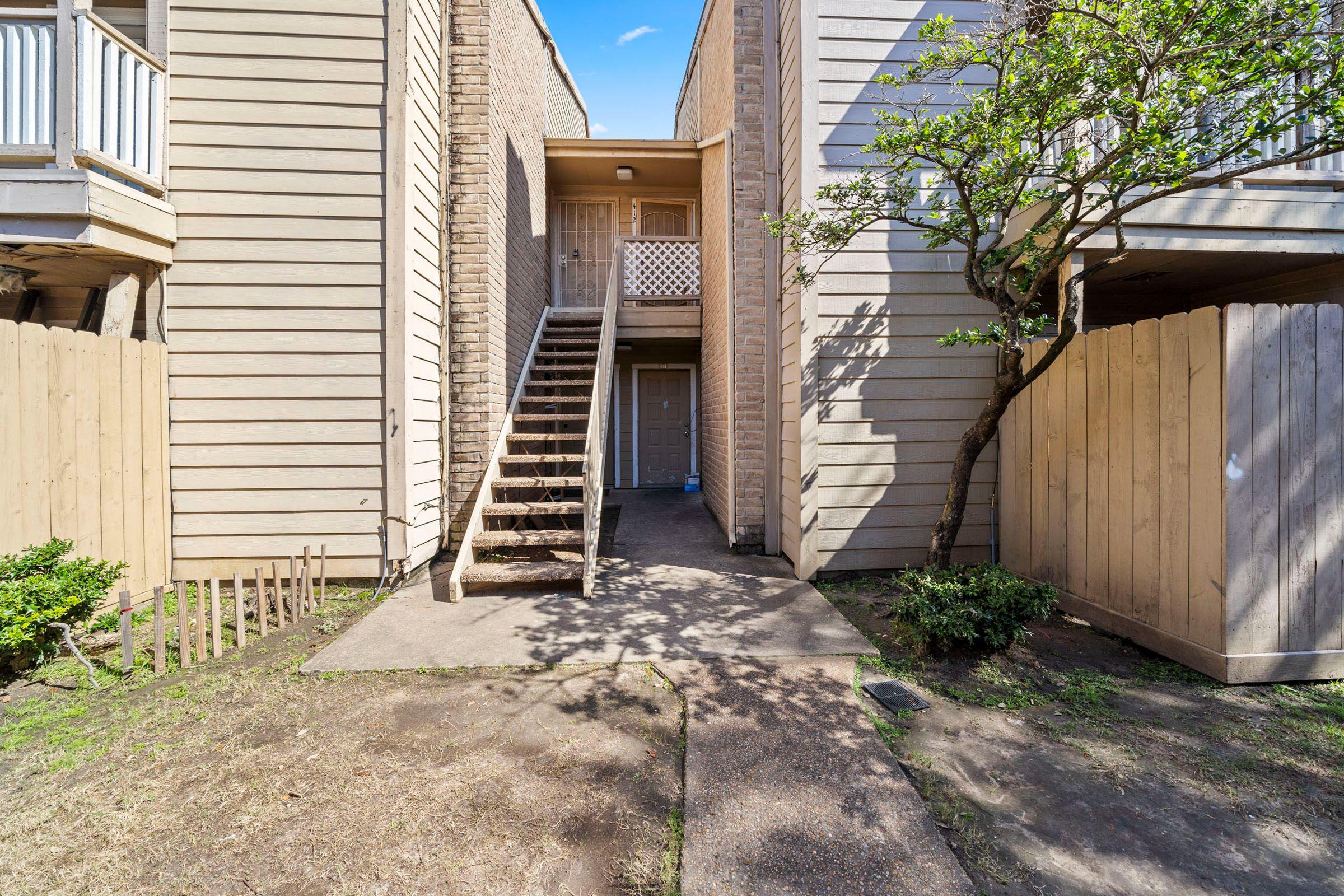 Westside Home - 2 condos combined to make 4 bedroom house | PadSplit