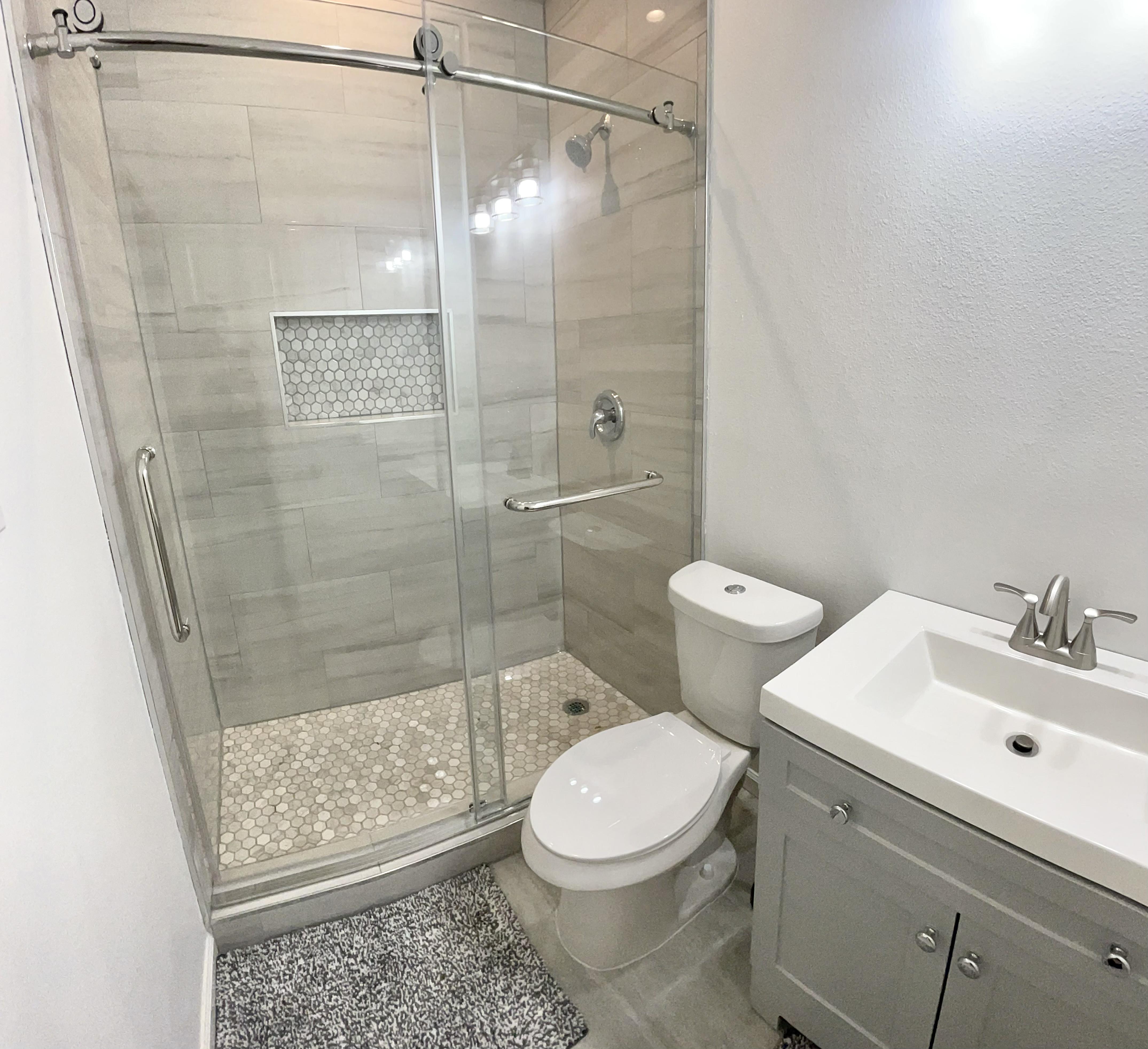 Modern & cozy Houston Duplex / Multiplex with Workspace/ 2 blocks from ...