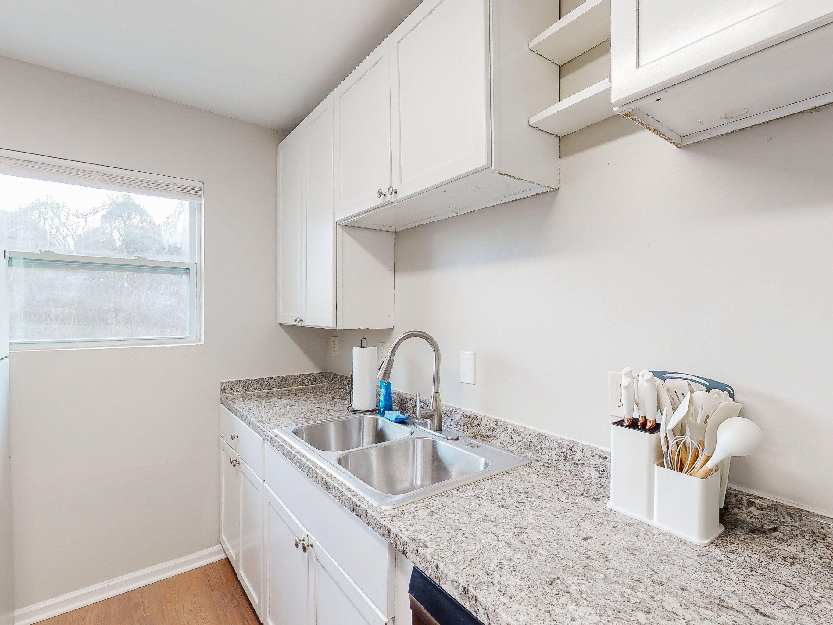 🌟 GOLD STAR ROOM FOR RENT LOCATED IN STONE MOUNTAIN WITH TOP HOST! 🌟 ...