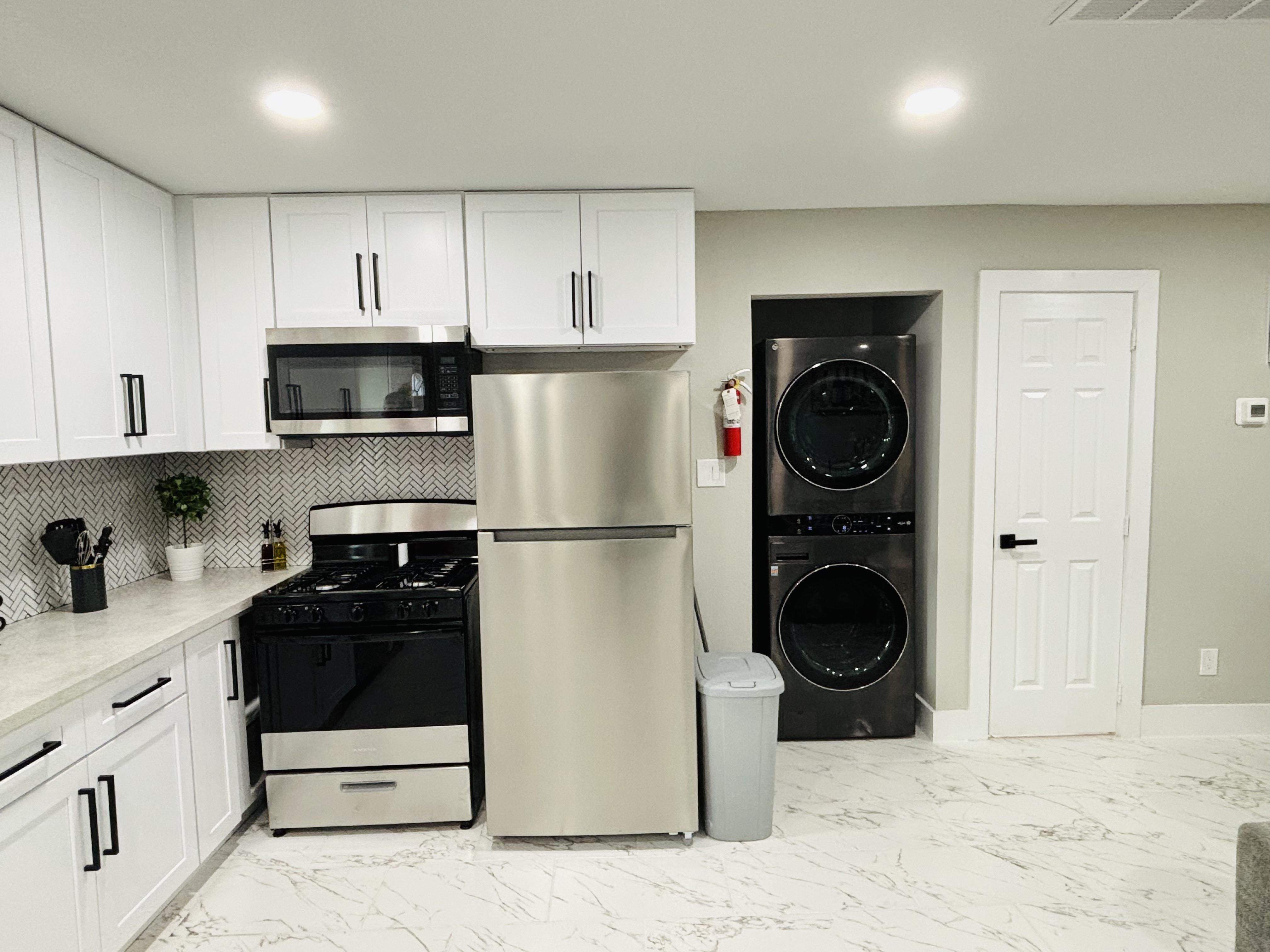 Houston Duplex / Multiplex with Television. Newly-renovated & high ...