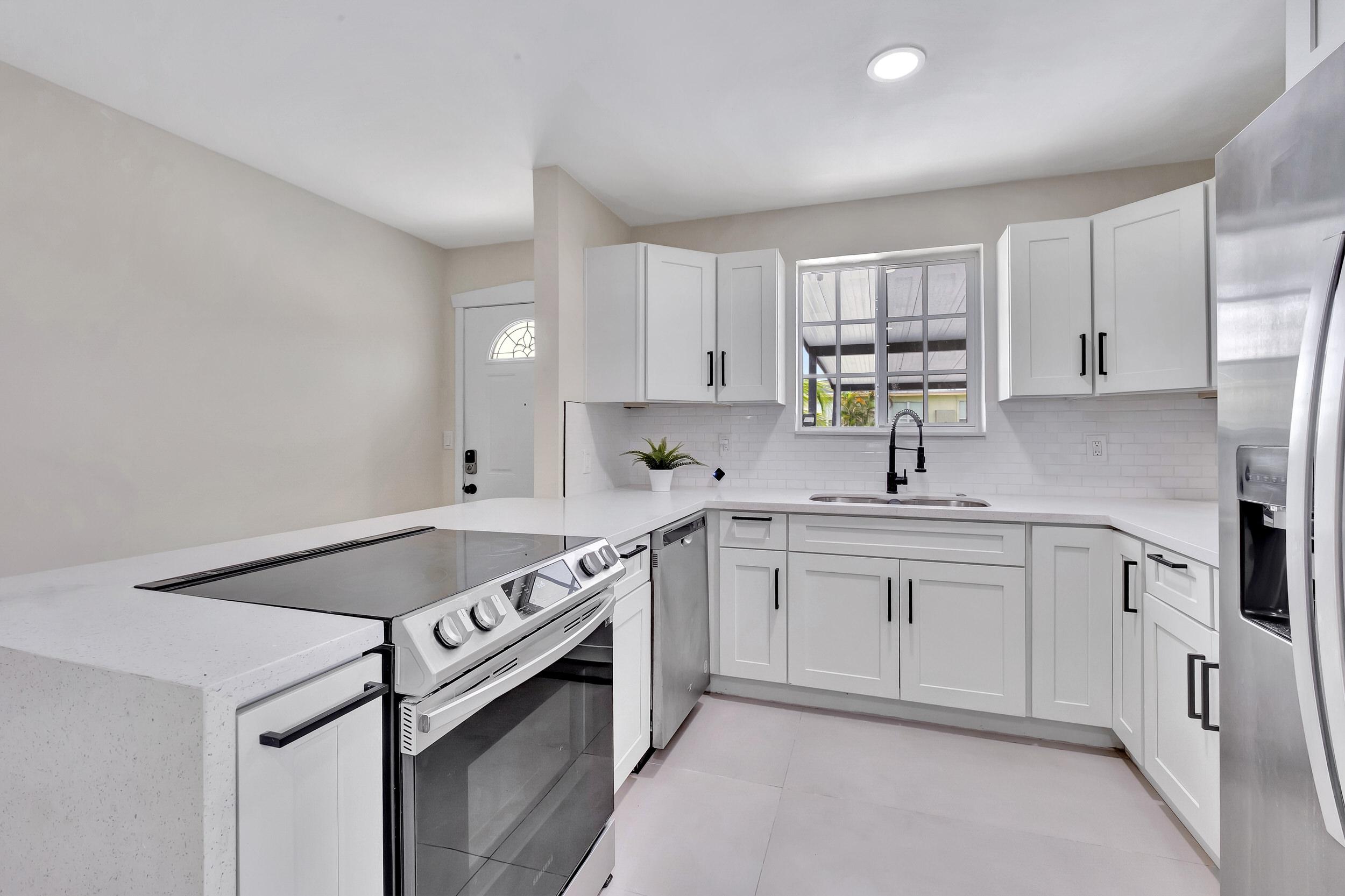 🏠 All‑Inclusive Furnished Rooms in Hialeah 🌴 | 📶 Wi‑Fi • 🍳 Kitchen • 🧺 ...