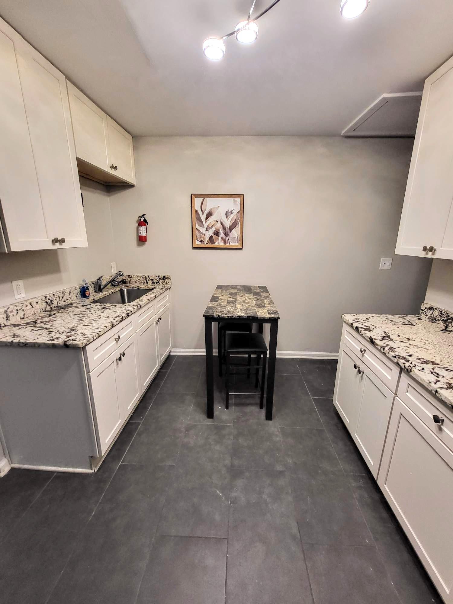 Beautiful Atlanta Duplex w/ washer/dryer + private workspace + bus stop ...