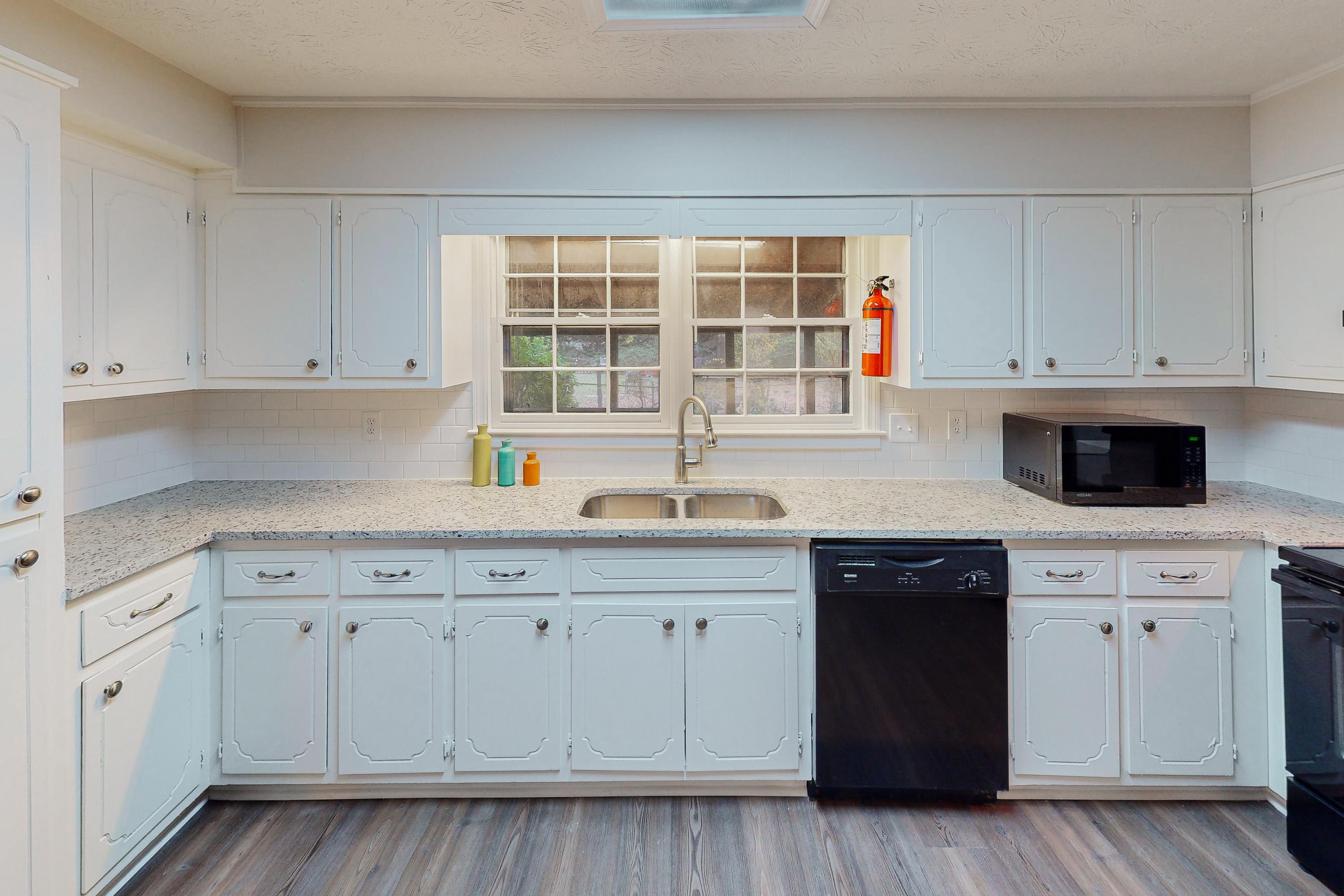 Newly-renovated & spacious Rex Home with Dining area. | PadSplit