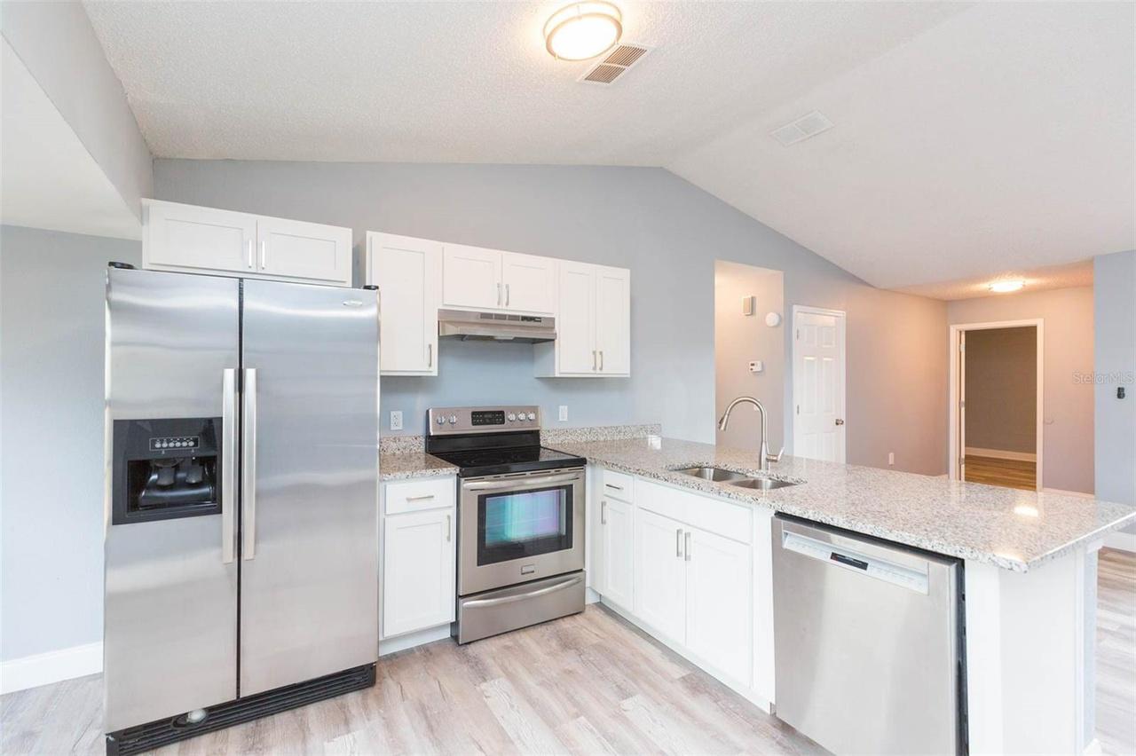 Spacious & Modern home in Lakeland with Dining Area - Ideal Home for ...