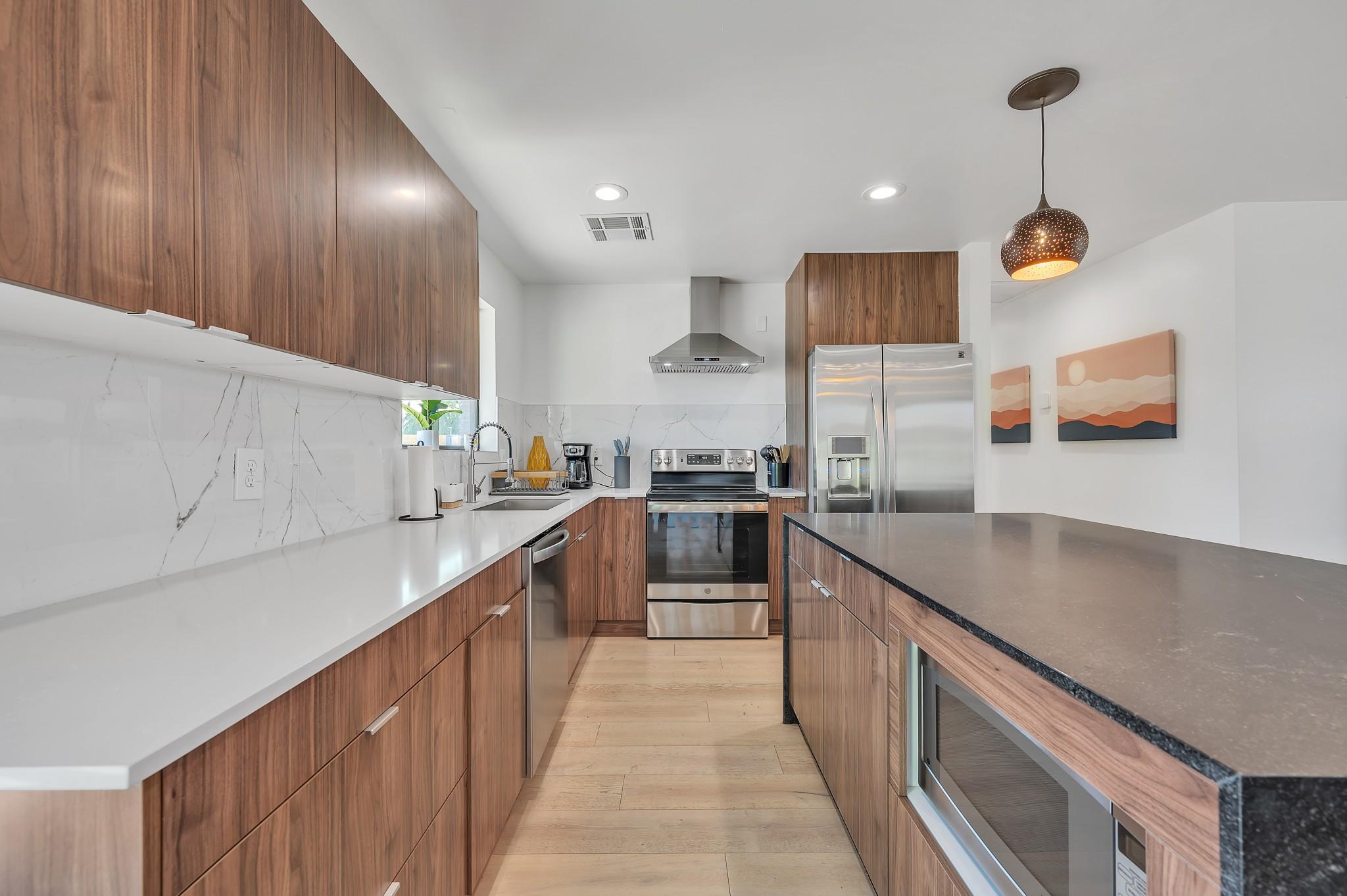 Luxurious 6 bedroom home in Downtown Gilbert. Backyard Oasis-cornhole ...