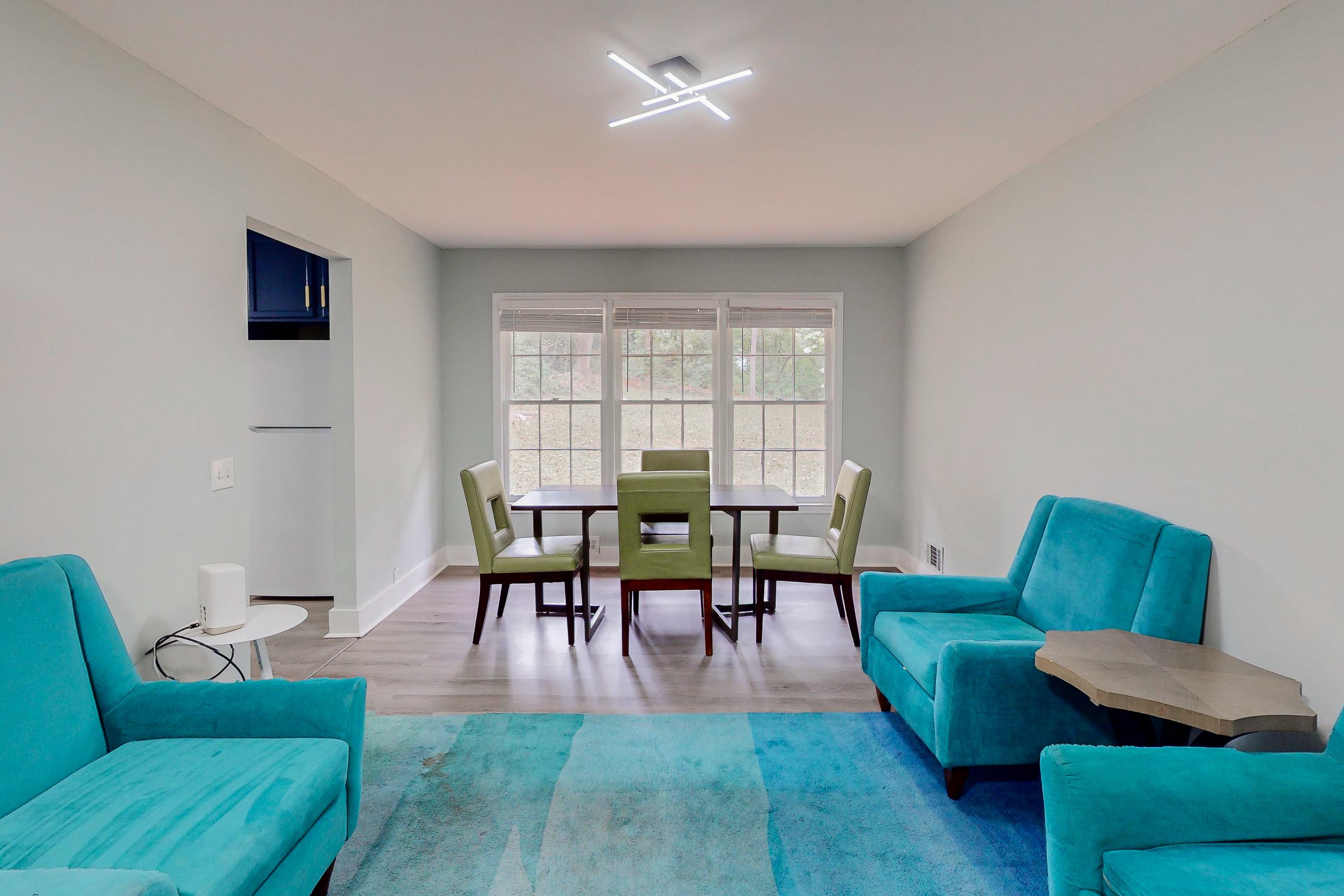 Spacious & New Renovated Douglasville House.. Mins to Target, McDonalds ...